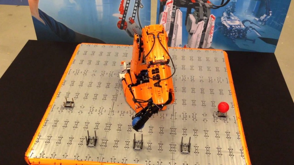 ABB robot LEGO® kockákból | Techmonitor.hu