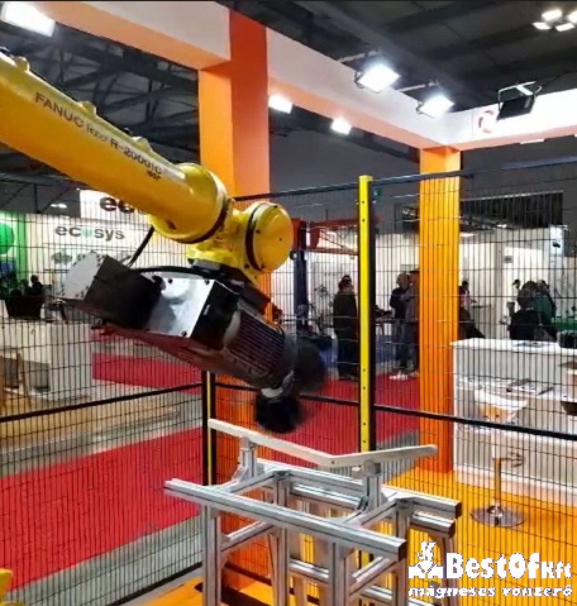 Egyedi, kompenzált hajtott robot megfogó egységgel | Linemonitor.hu